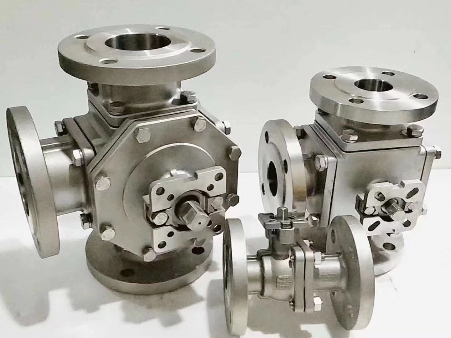 Flange Ball Valve 3 Way CF8 PN16 from China manufacturer - PG Valves